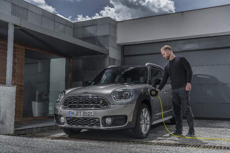 Primeiro Mini Híbrido Plug-in | AutoSport