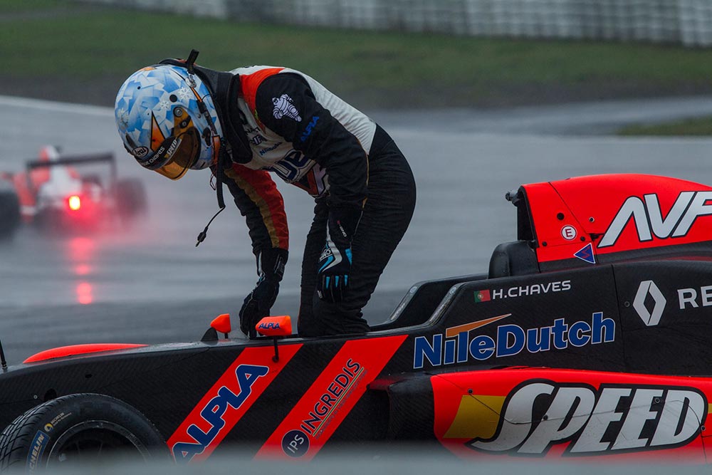 Formula Renault 2.0: Henrique Chaves forçado a abandonar | AutoSport