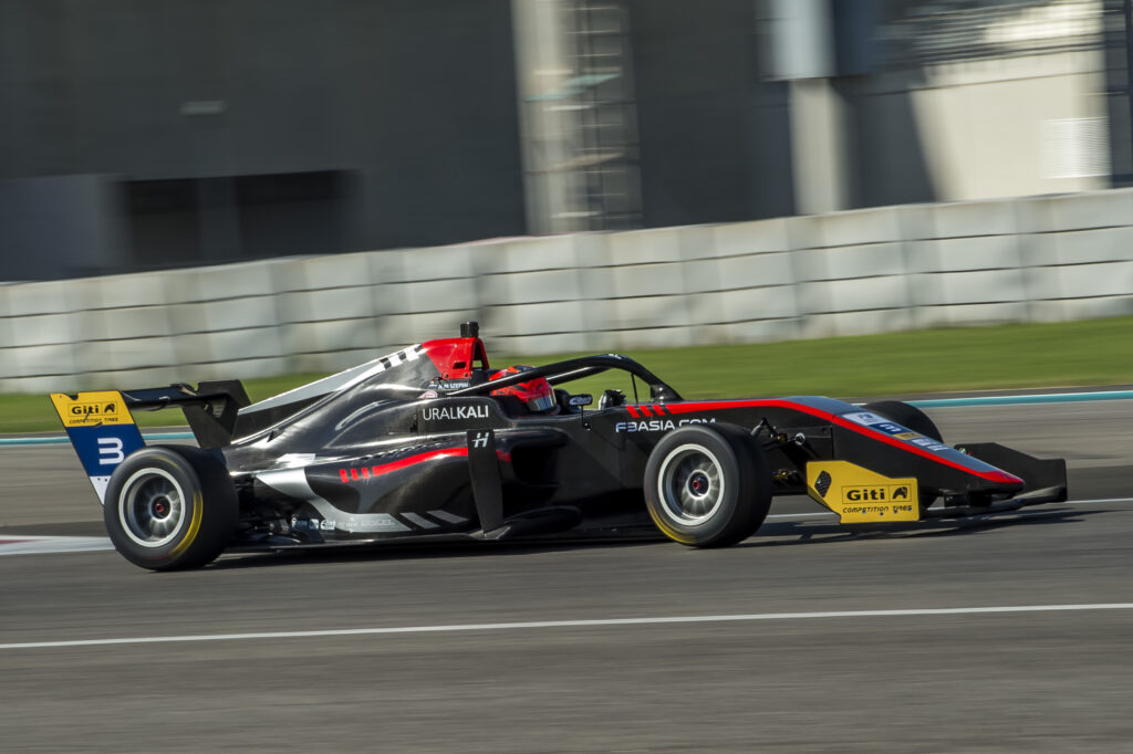 F2: Hitech junta-se à competição | AutoSport - AutoSport