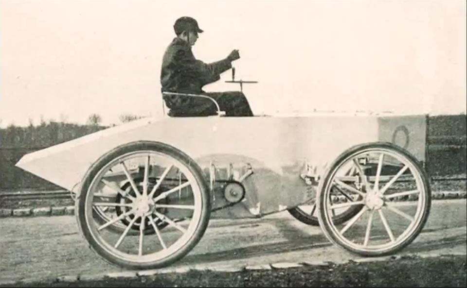 La Jamais Contente (1899): Eléctrico a 100 à hora - AutoSport