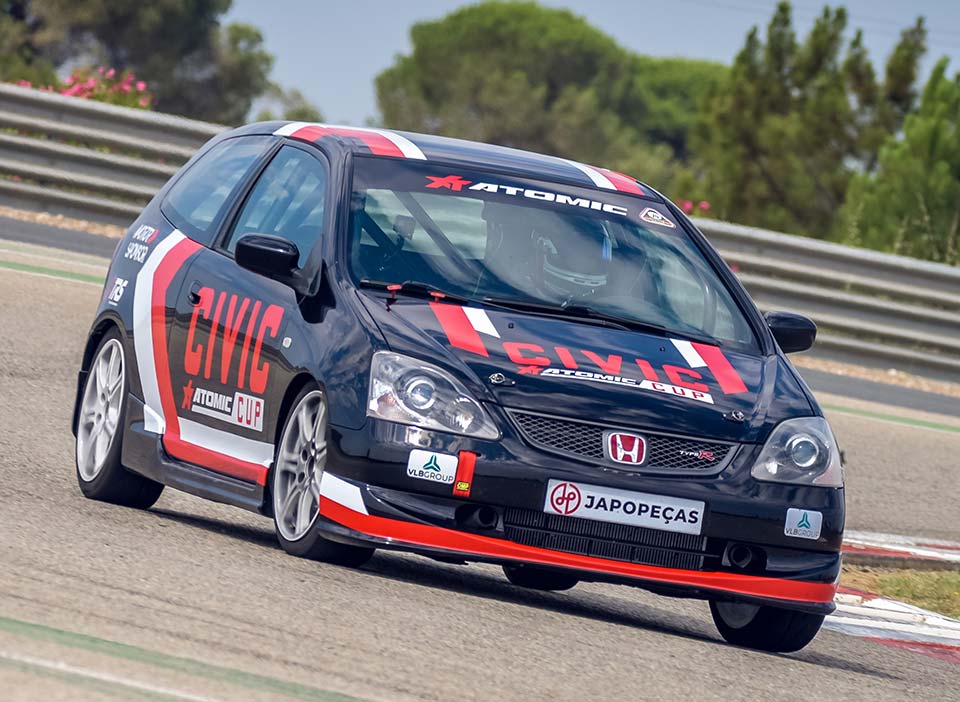 Civic Atomic Cup completa mais de 100 voltas em teste de fiabilidade ...