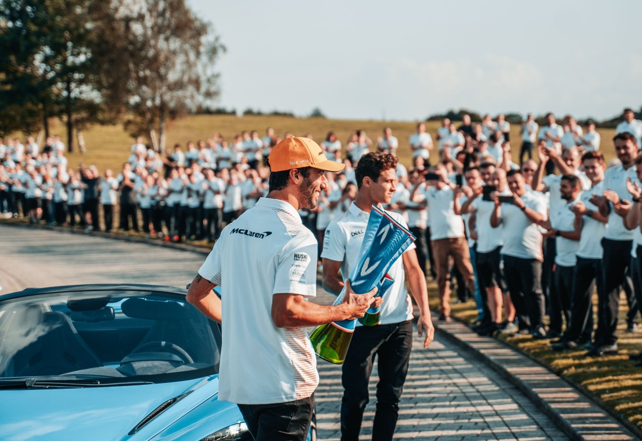 Fórmula 1: Troféu de Daniel Ricciardo exposto em local especial para o ...