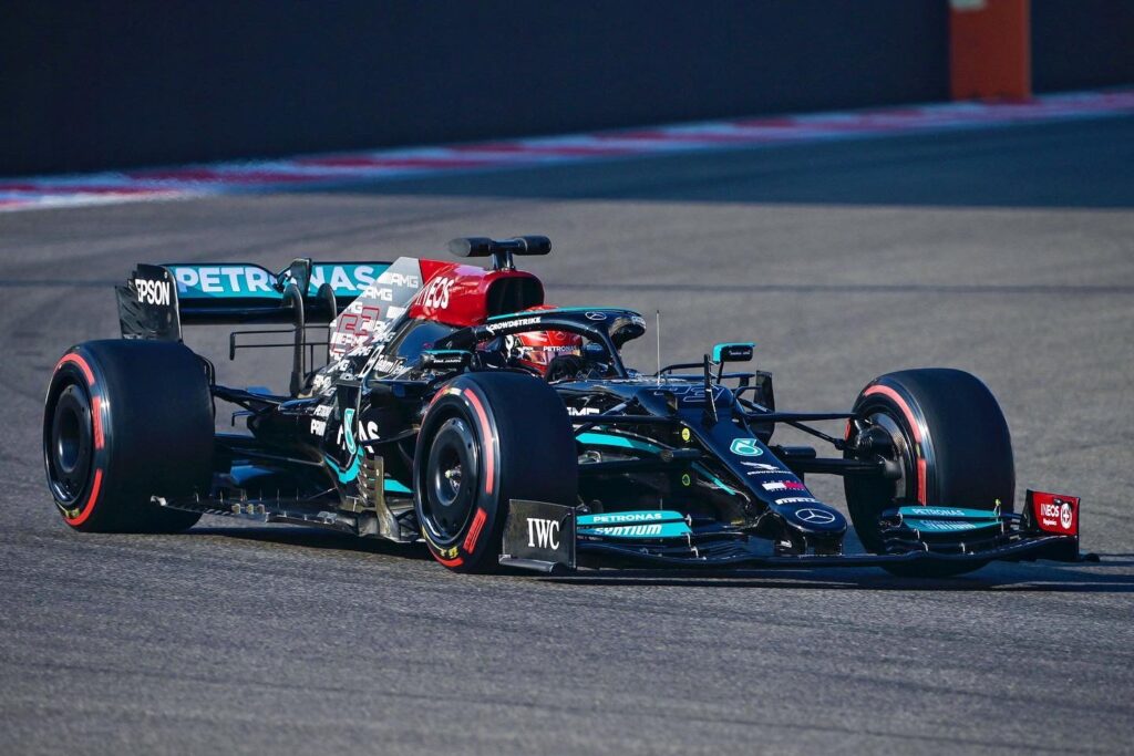 Fórmula 1: George Russell com especial atenção à Ferrari | AutoSport