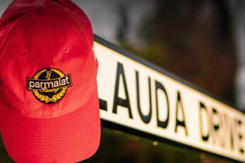 Fórmula 1: Mercedes homenageia Niki Lauda em Brackley | AutoSport