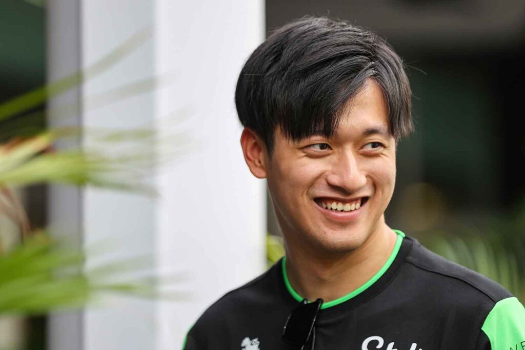 F1: Zhou Guanyu poderá ser piloto de reserva da Ferrari | AutoSport ...