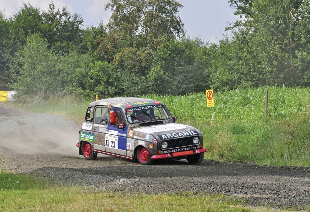 A famosa Renault 4L à prova de tudo | AutoSport