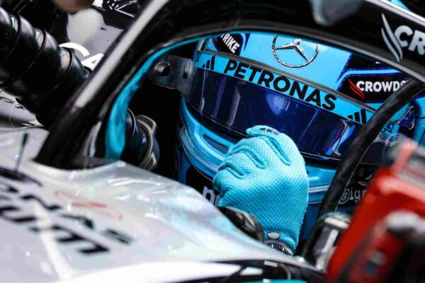 F1: George Russell faz pela vida e fala com outras equipas | AutoSport