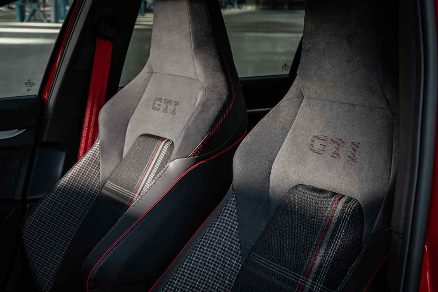 VW Golf GTI Edition 50 tem 325 cv | AutoSport