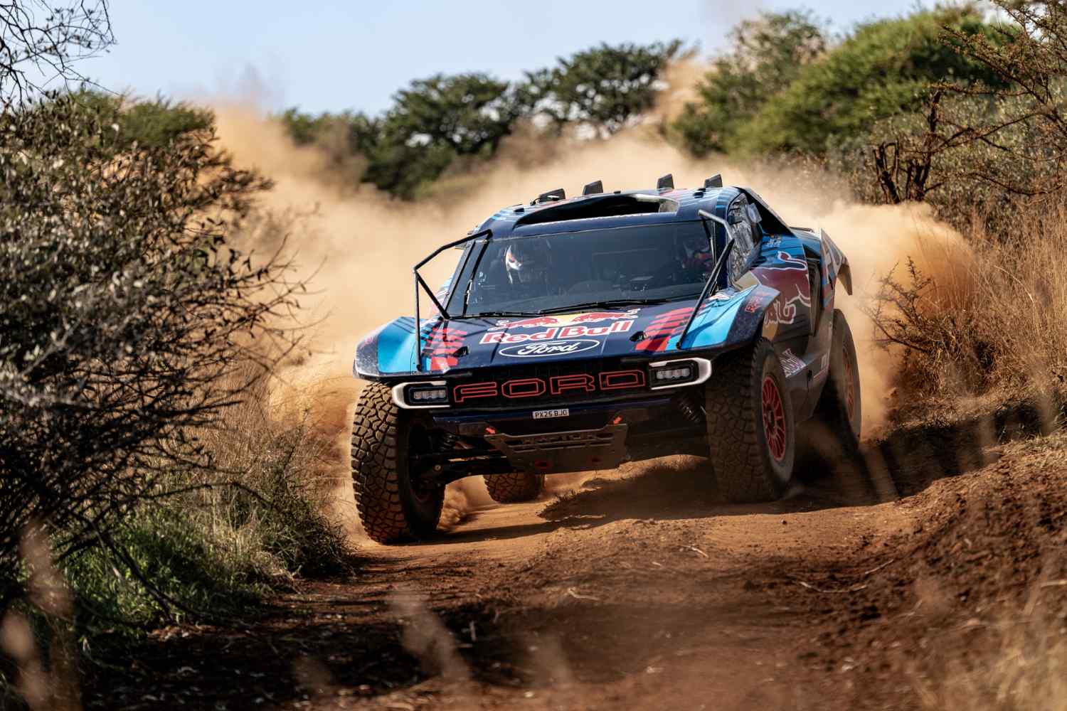 Carlos Sainz estreia novo Ford Raptor no Rally-Raid Portugal | AutoSport