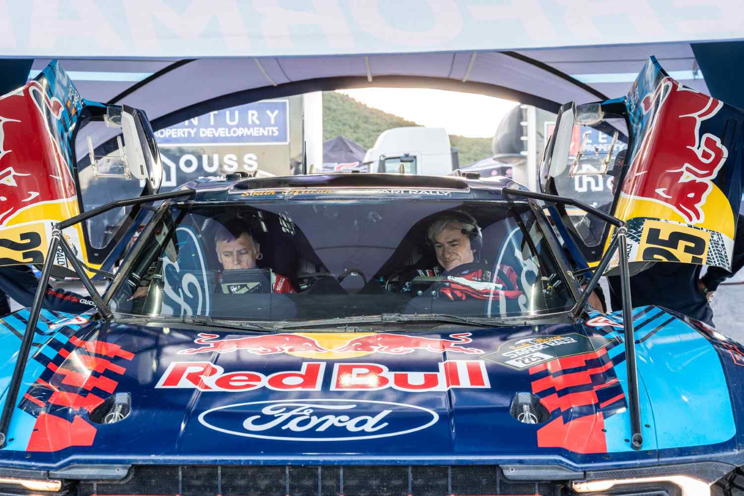 Carlos Sainz estreia novo Ford Raptor no Rally-Raid Portugal | AutoSport
