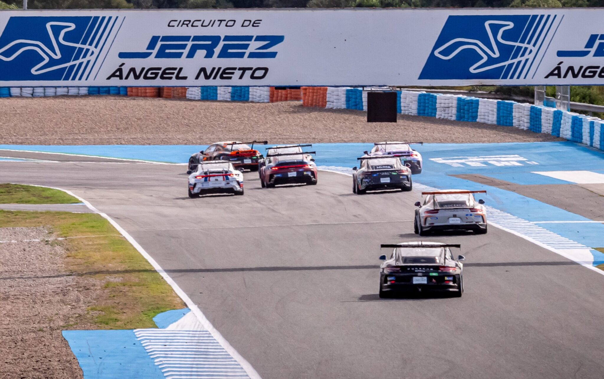 Porsche Sprint Challenge: Manuel Alves e Dylan Pereira dominaram as ...