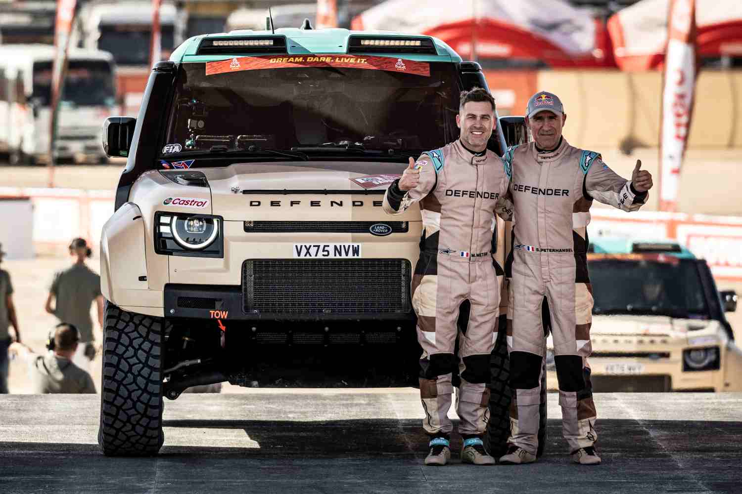 Defender começam Rally Dakar ao ataque | AutoSport