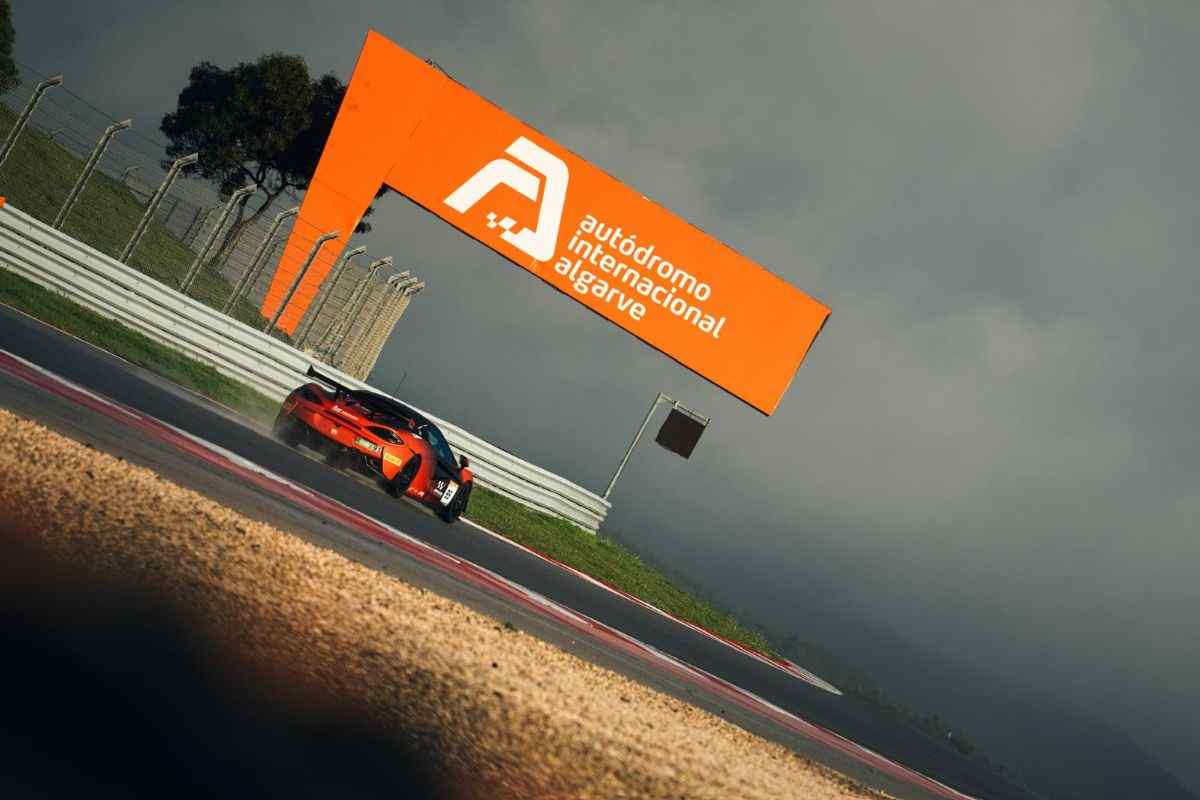 Zome Racing estreia-se no Supercars Endurance com dois McLaren 570S GT4 ...