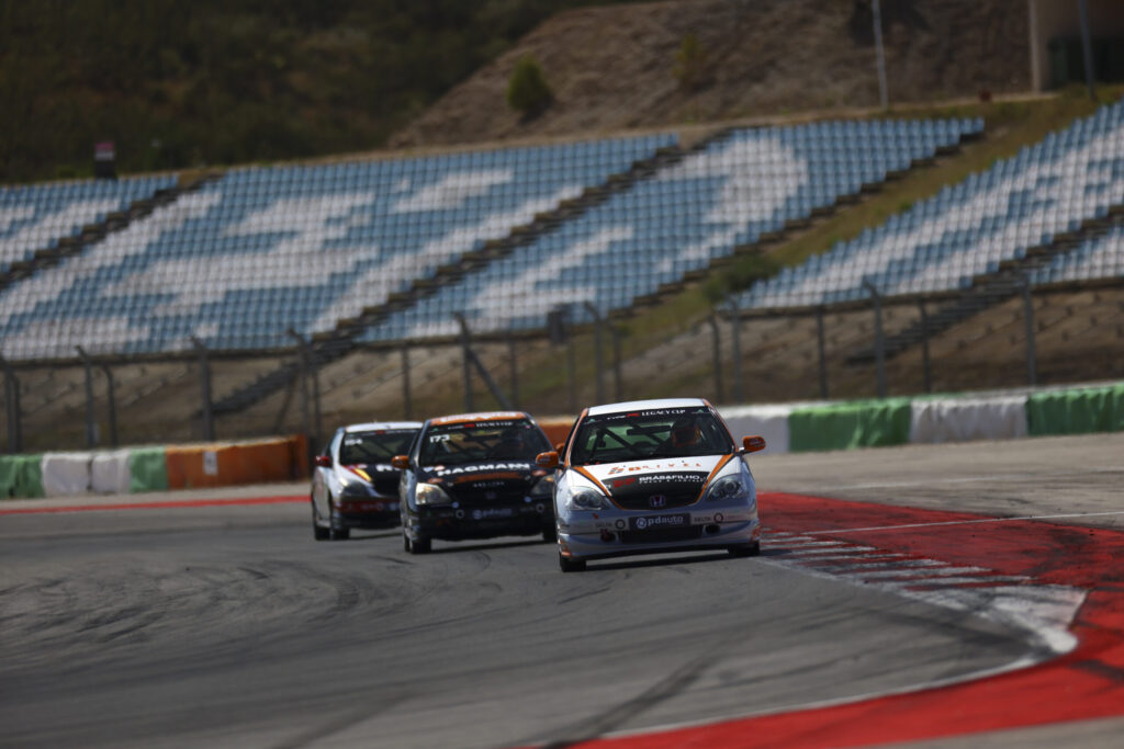 Type R Legacy Cup: Ribas Motorsport impõe a sua lei em Portimão ...